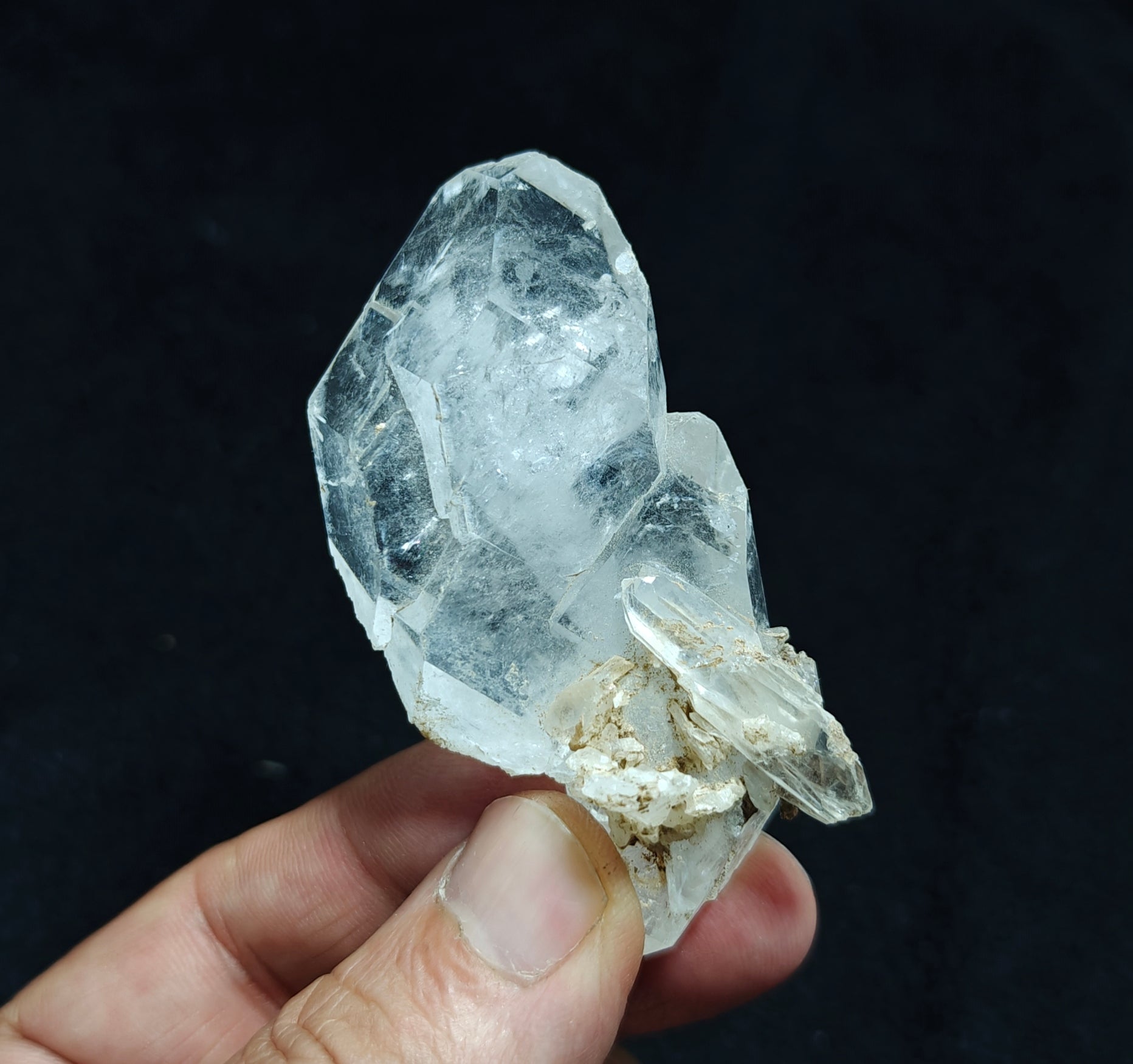 Natural tabular faden quartz crystal 56 grams – Latif Creations