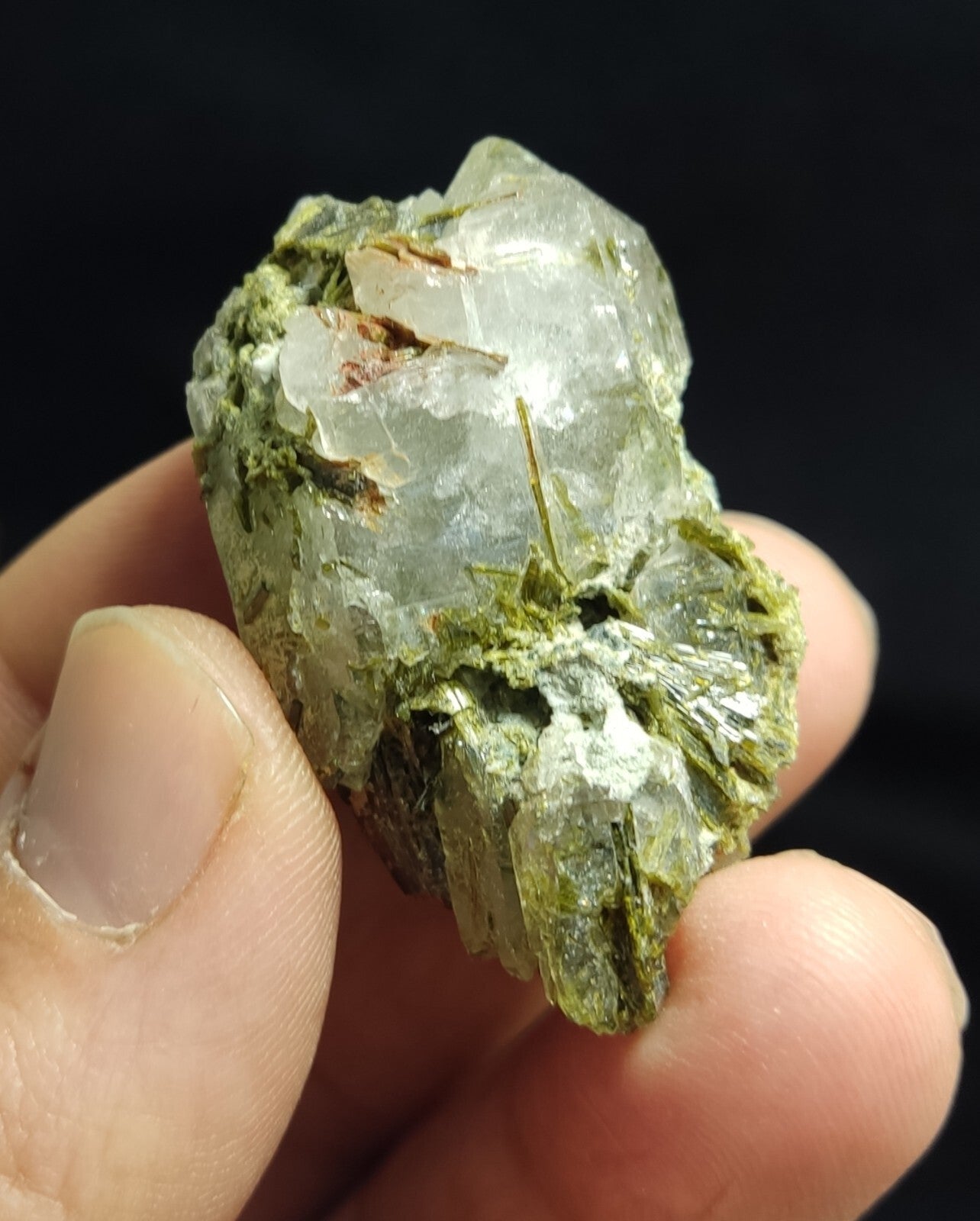 An aesthetic specimen of Epidote quartz cluster 30 grams – Latif Creations