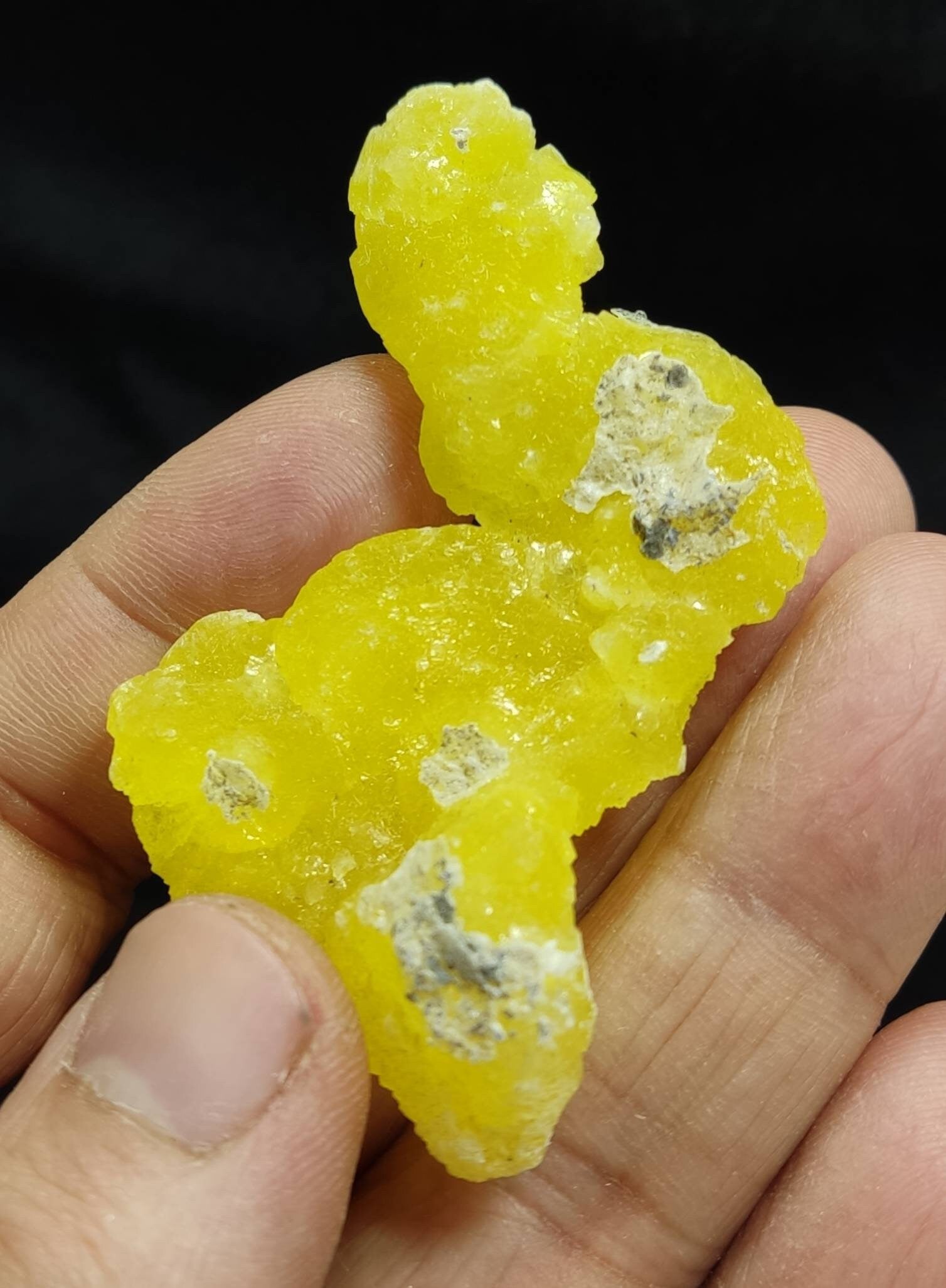 Natural Intense yellow color Brucite 23 grams – Latif Creations