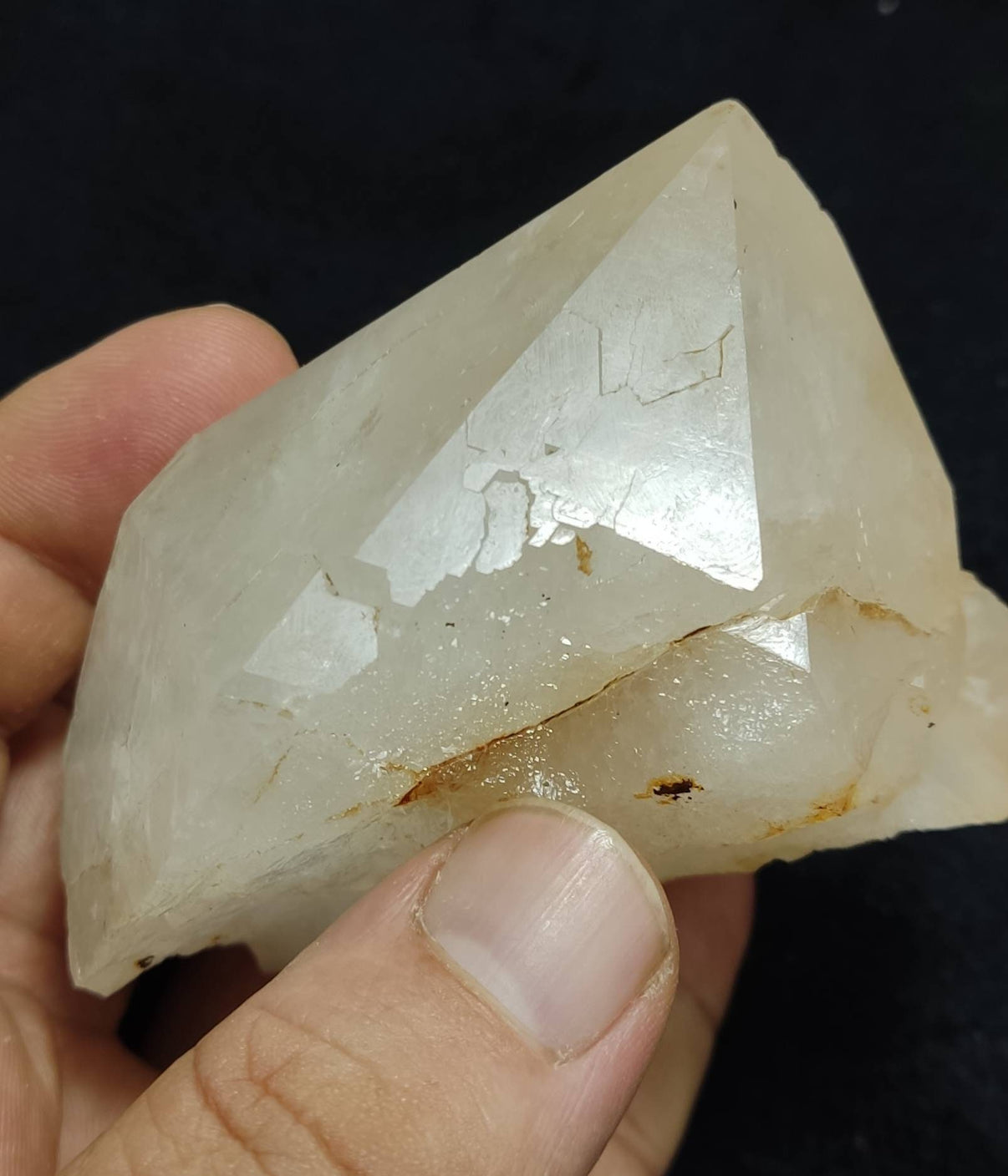 Terminated specimen of Quartz crystal 354 grams – Latif Creations