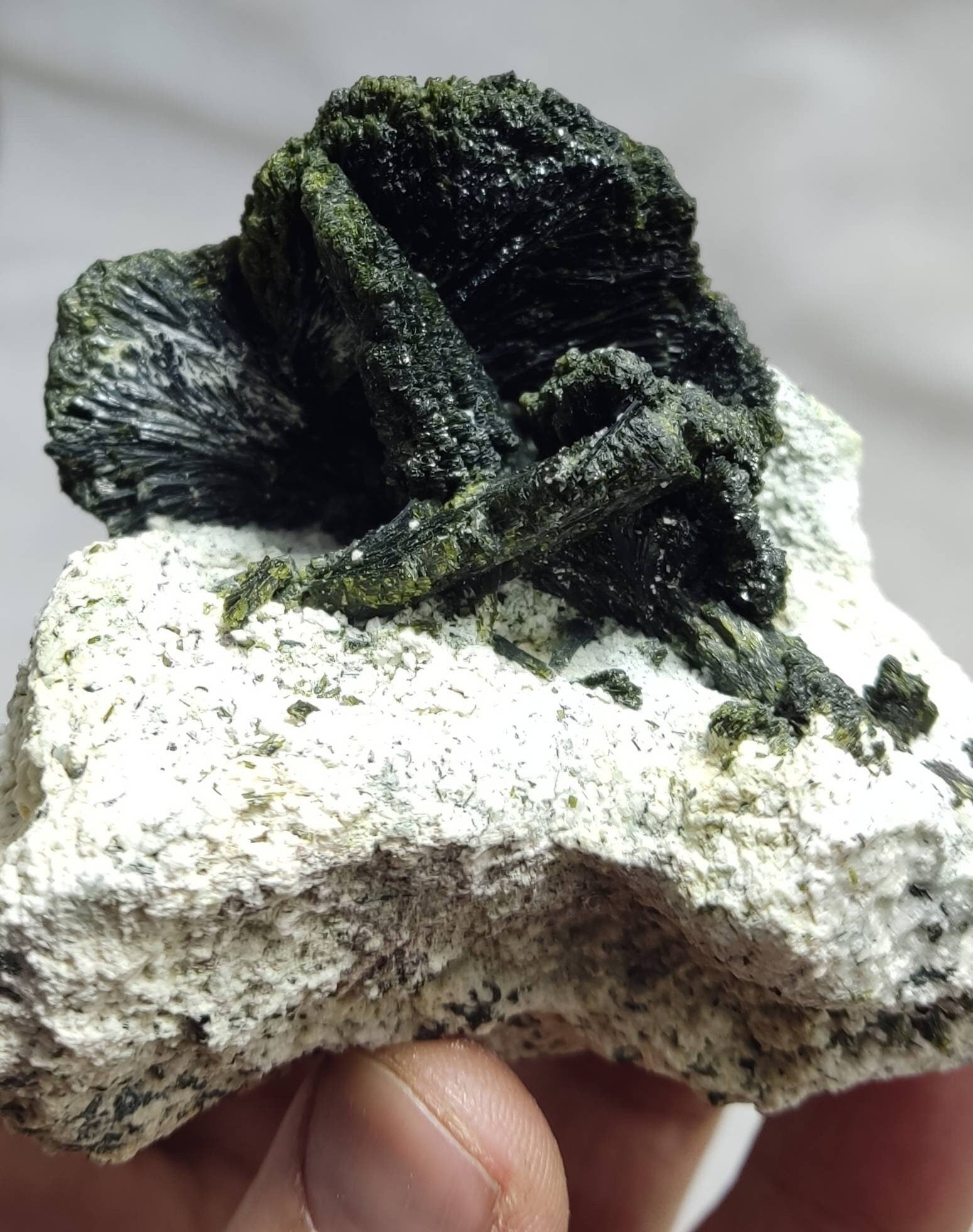 An aesthetic crystal specimen of Epidote on matrix 277 grams – Latif ...